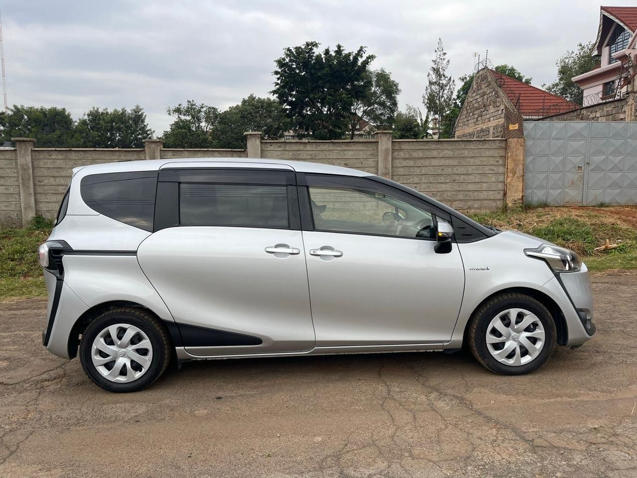 2016 Toyota Sienta Hybrid - Bacchus Motors - Cars for sale in Nairobi kenya